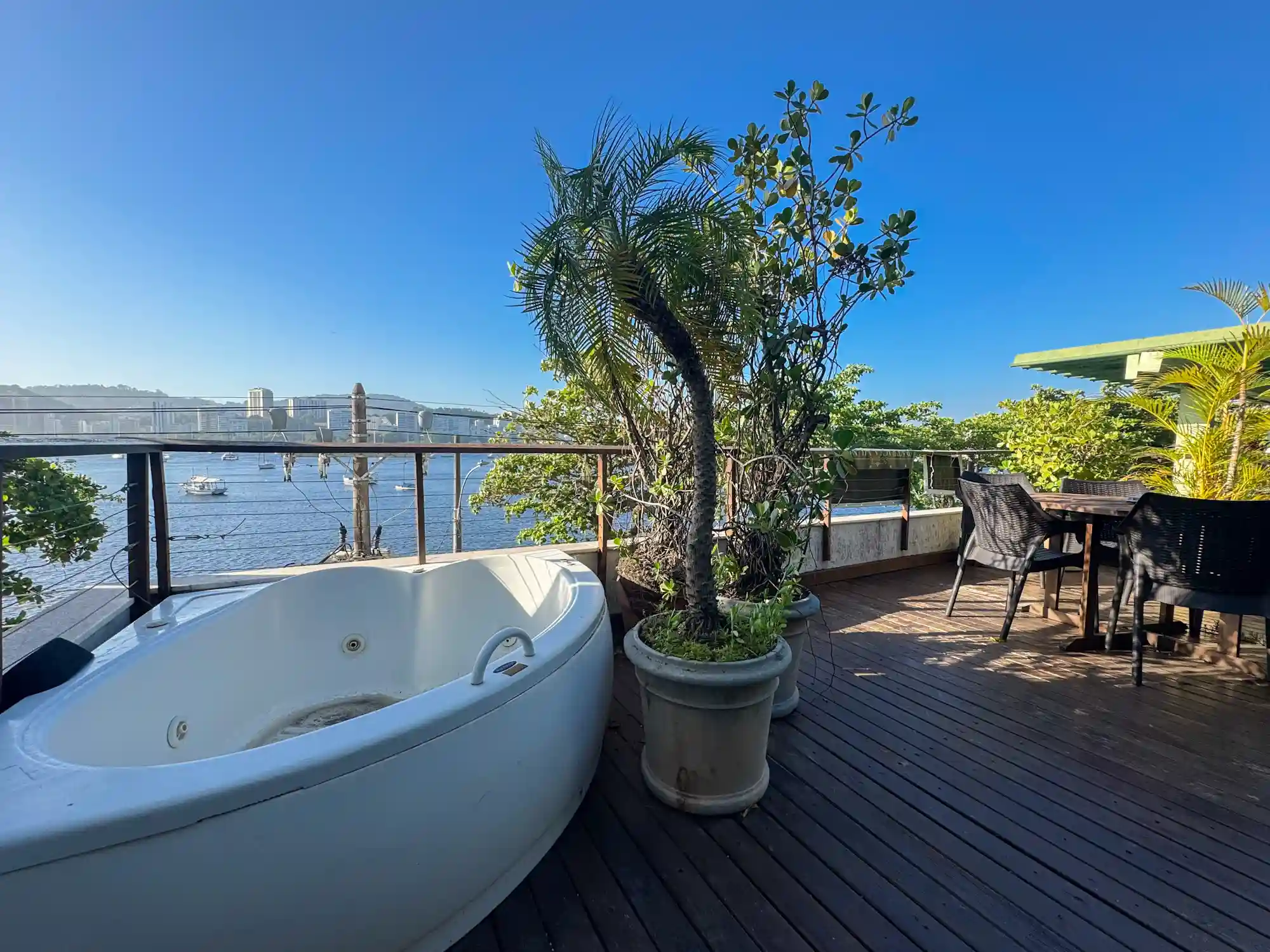 Urca House for Sale: 6-Bedroom 320m² with water and Christ View